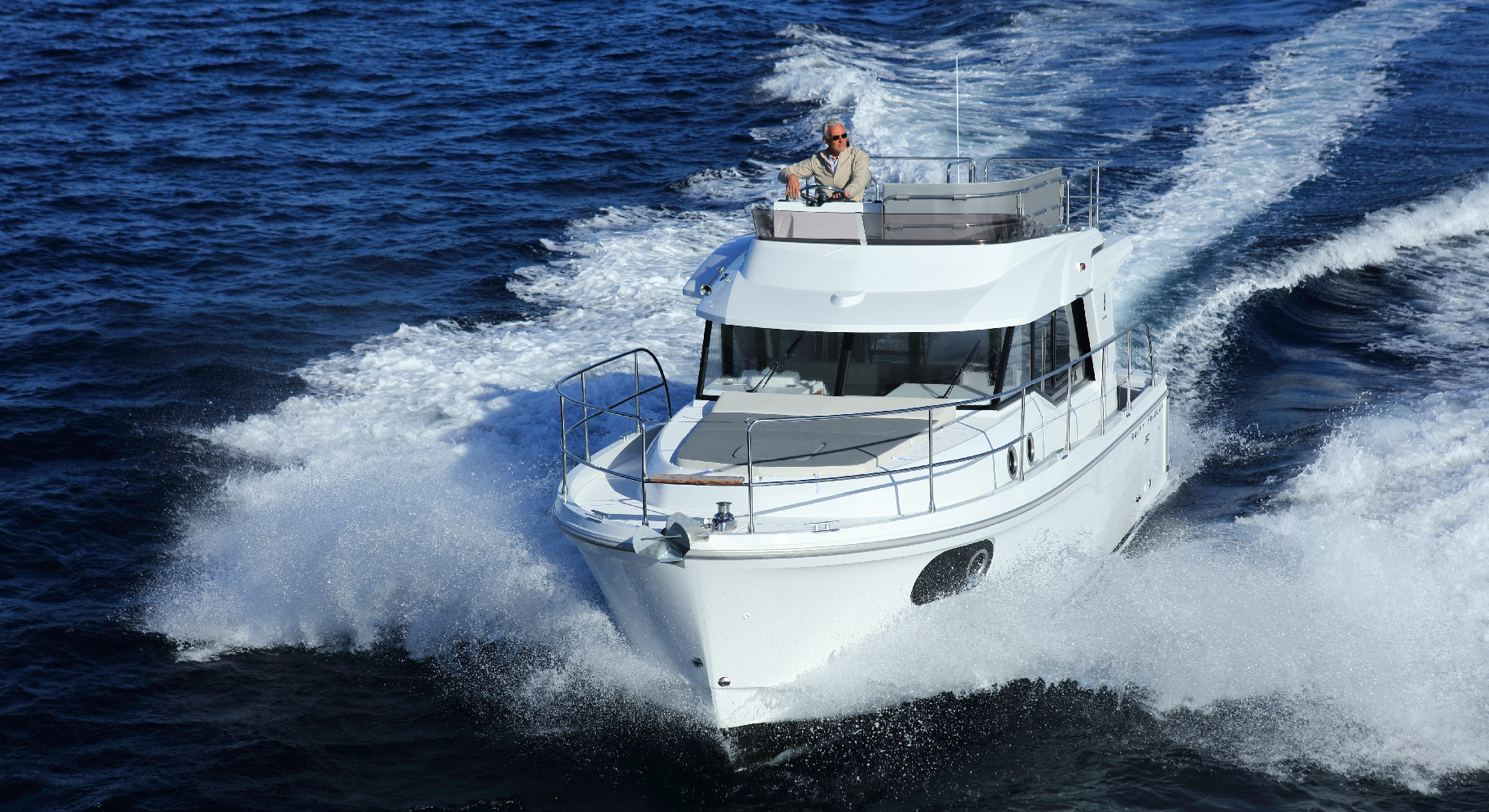 Motorboat Swift Trawler 30 - Powerboat Beneteau