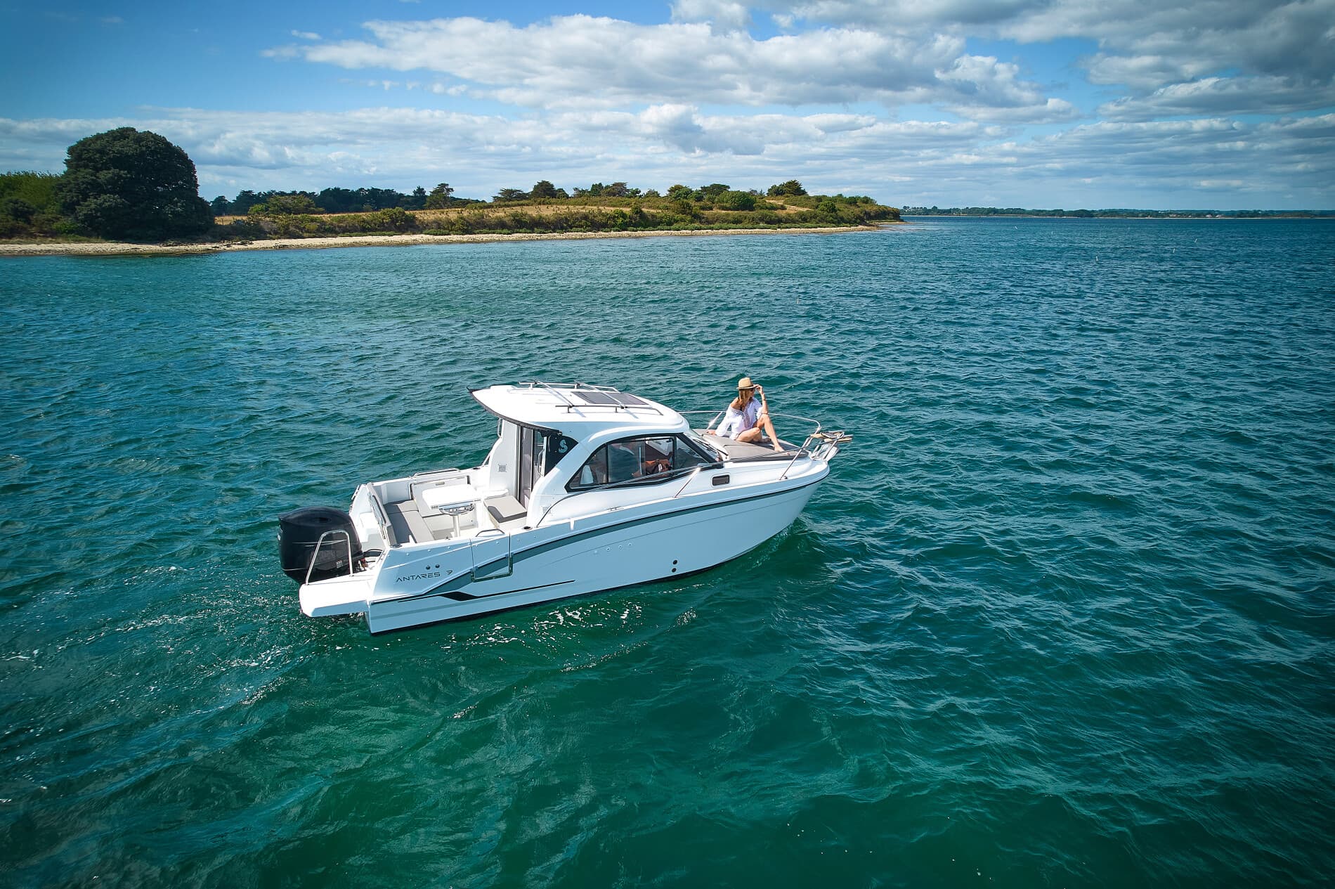 BENETEAU Antares 7 | A host of new features