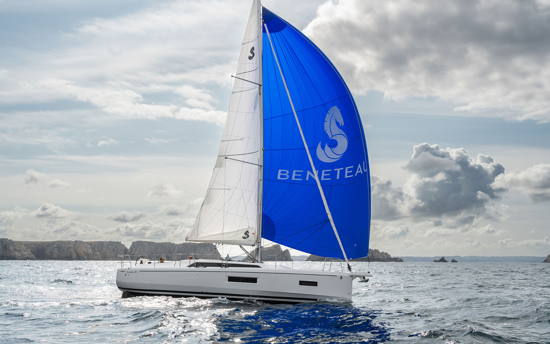 BENETEAU Oceanis 37.1 | A Legacy of Harmony