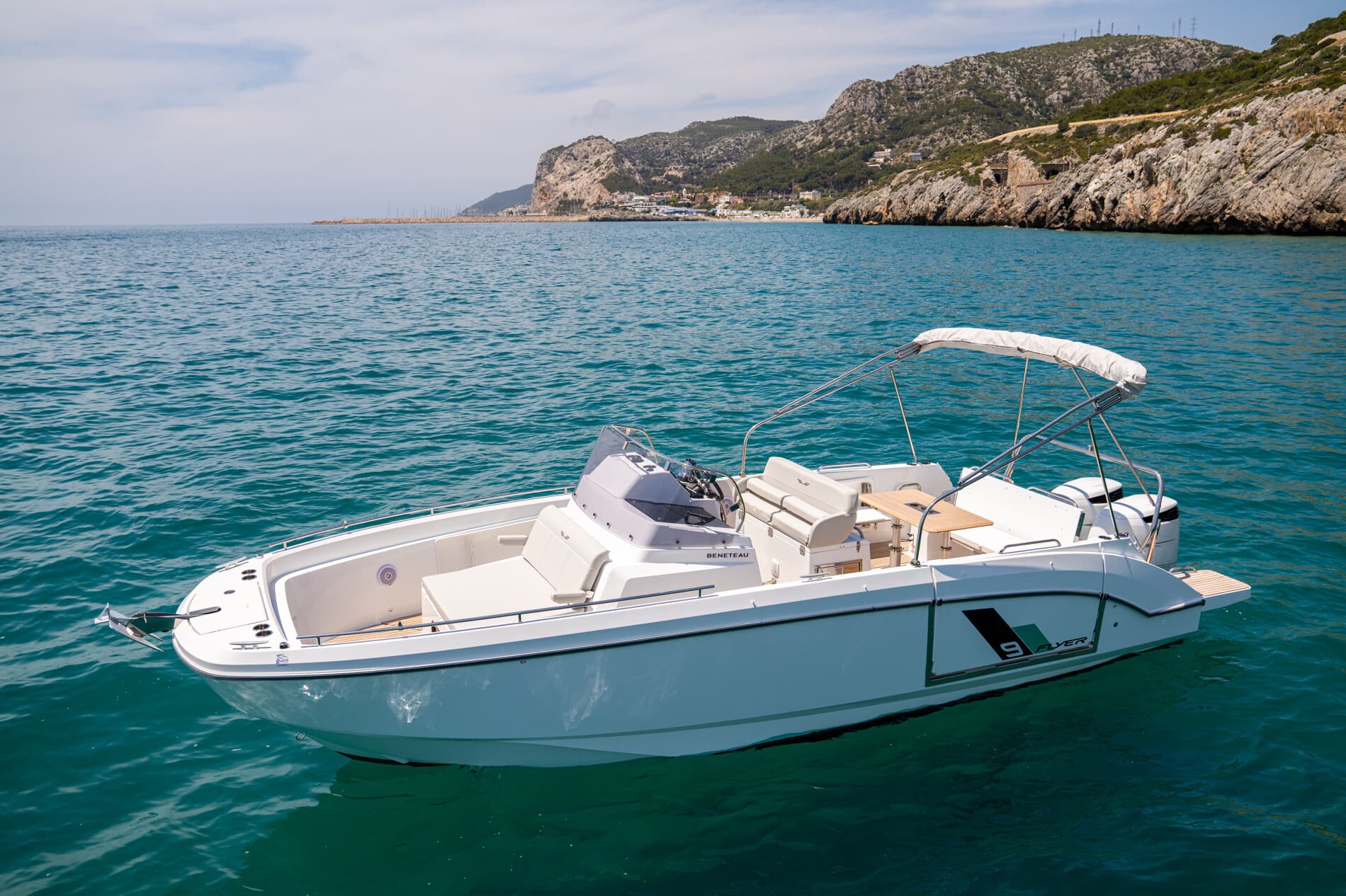 BENETEAU Flyer 9 SPACEdeck | The Best Of Day Boating | Outboard Powered