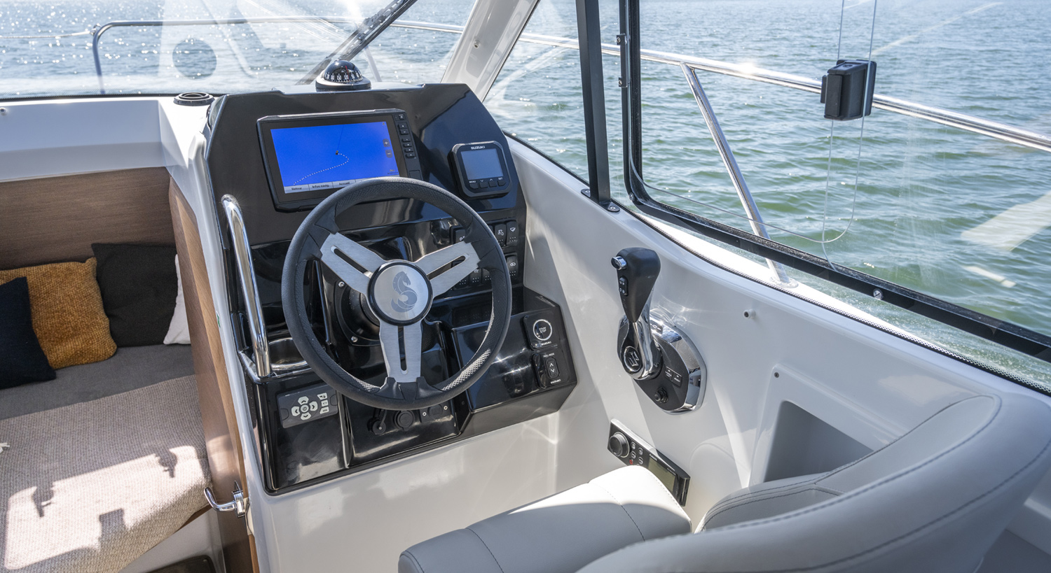 Antares 7 Fishing | BENETEAU