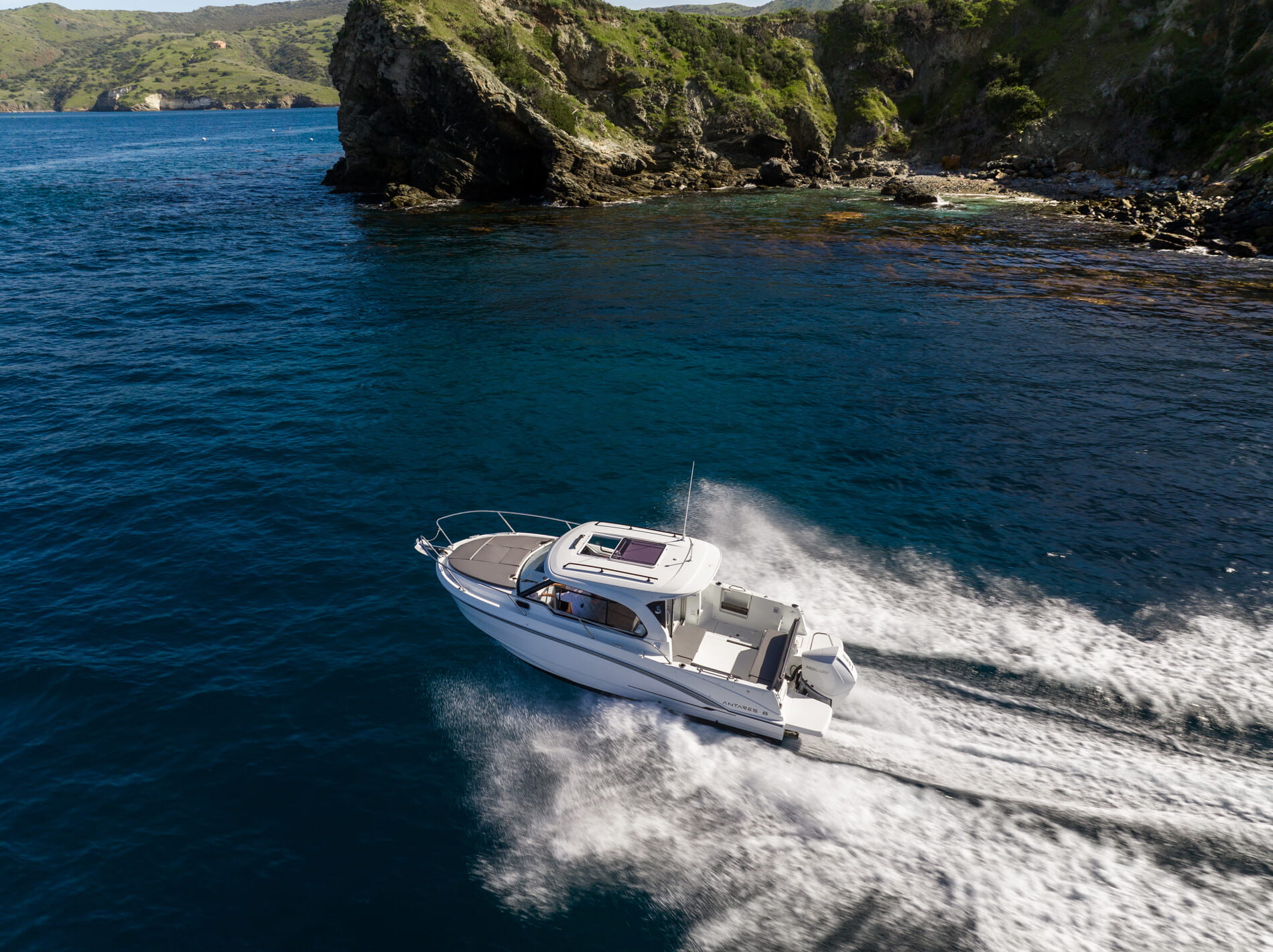 BENETEAU Antares 8 OB | Designed For Powerful, Elegant, and Versatile ...