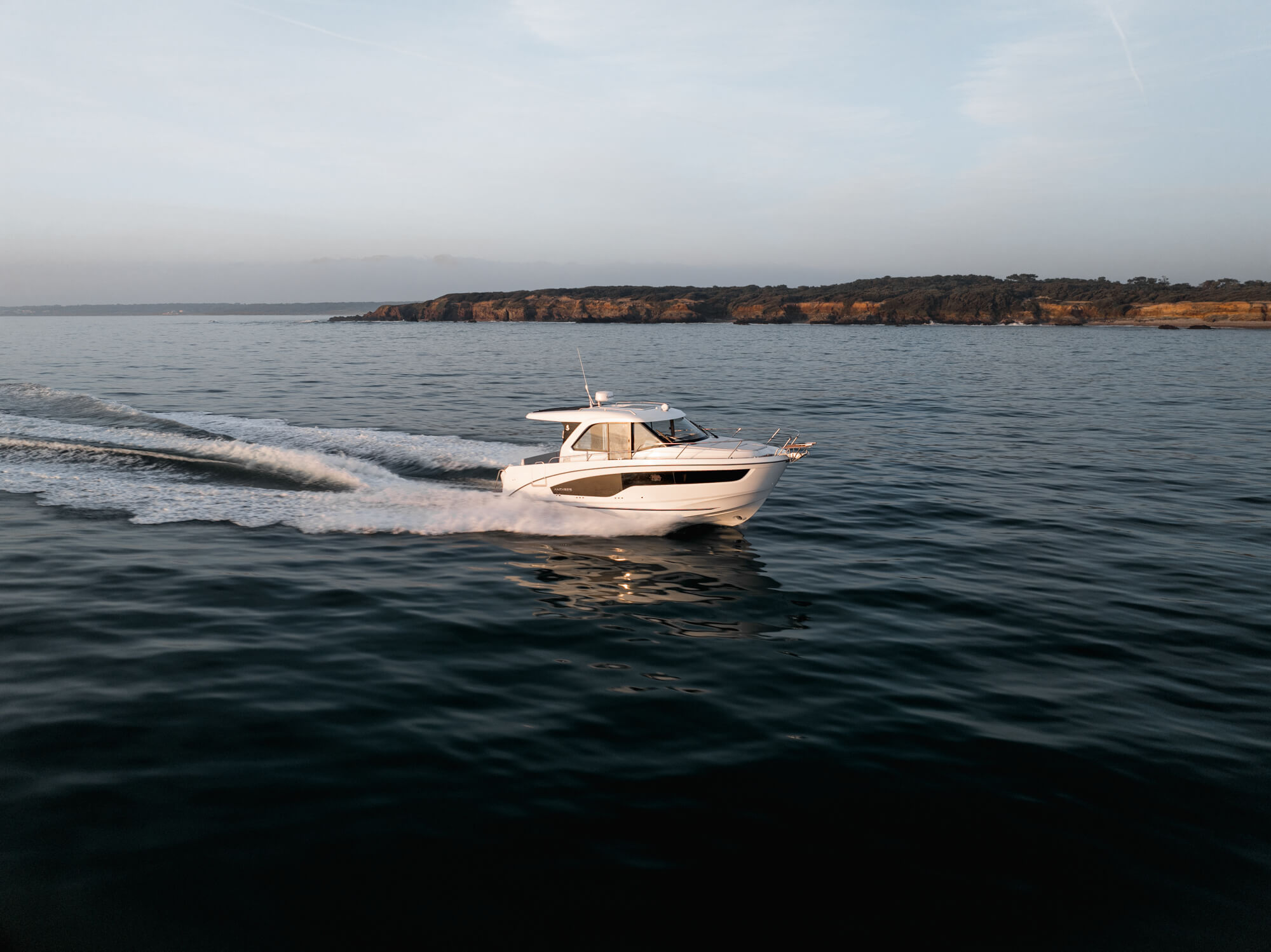 The new ANTARES 9: BENETEAU reinvents the weekender of reference | BENETEAU