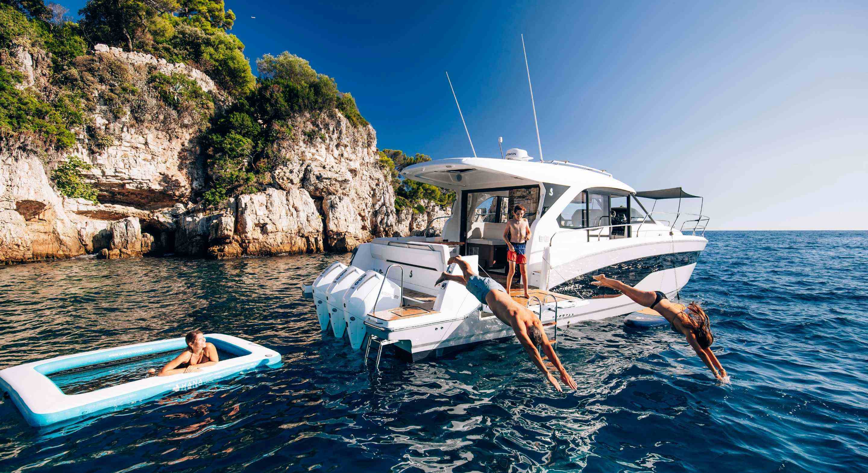 Antares 12 Coupe | BENETEAU