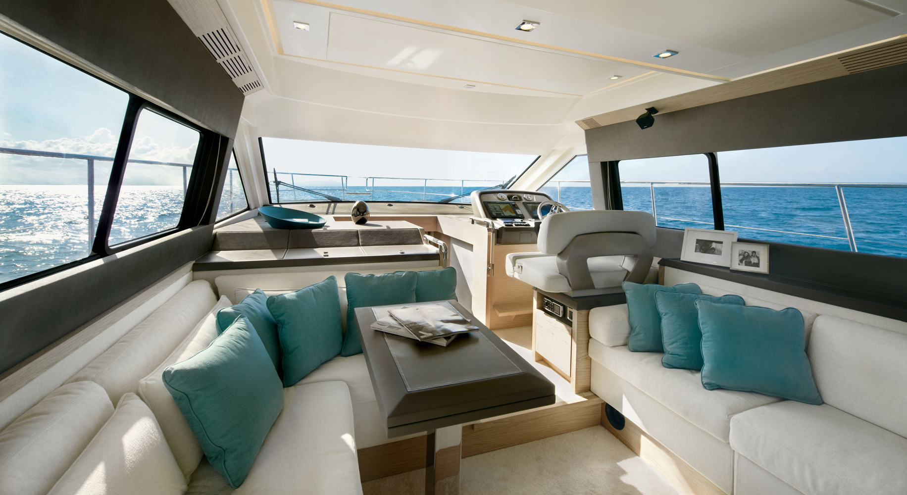 Powerboat Monte Carlo 5s - Motorboat Beneteau USA