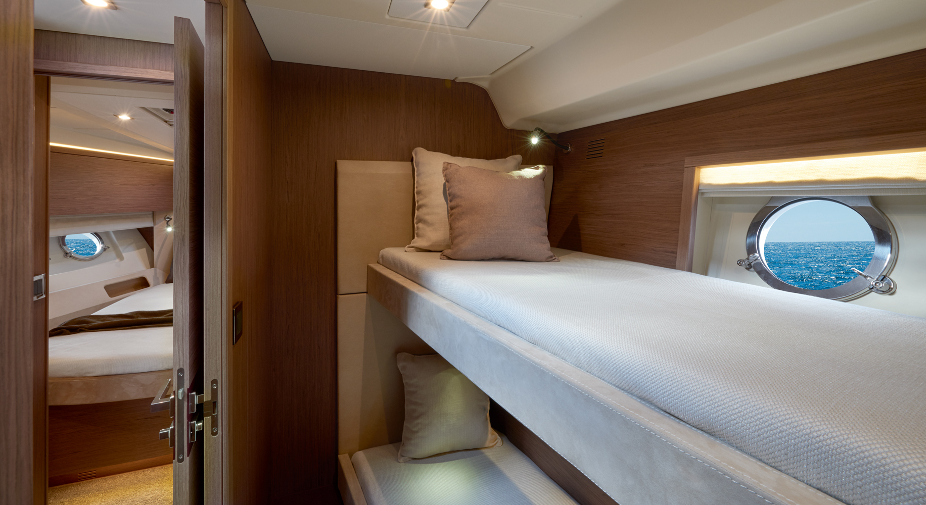 Motorboat Monte Carlo 5 - Powerboat Beneteau USA