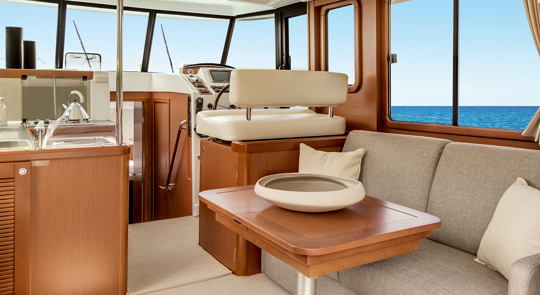 Motorboat Swift Trawler 34 - Powerboat Beneteau