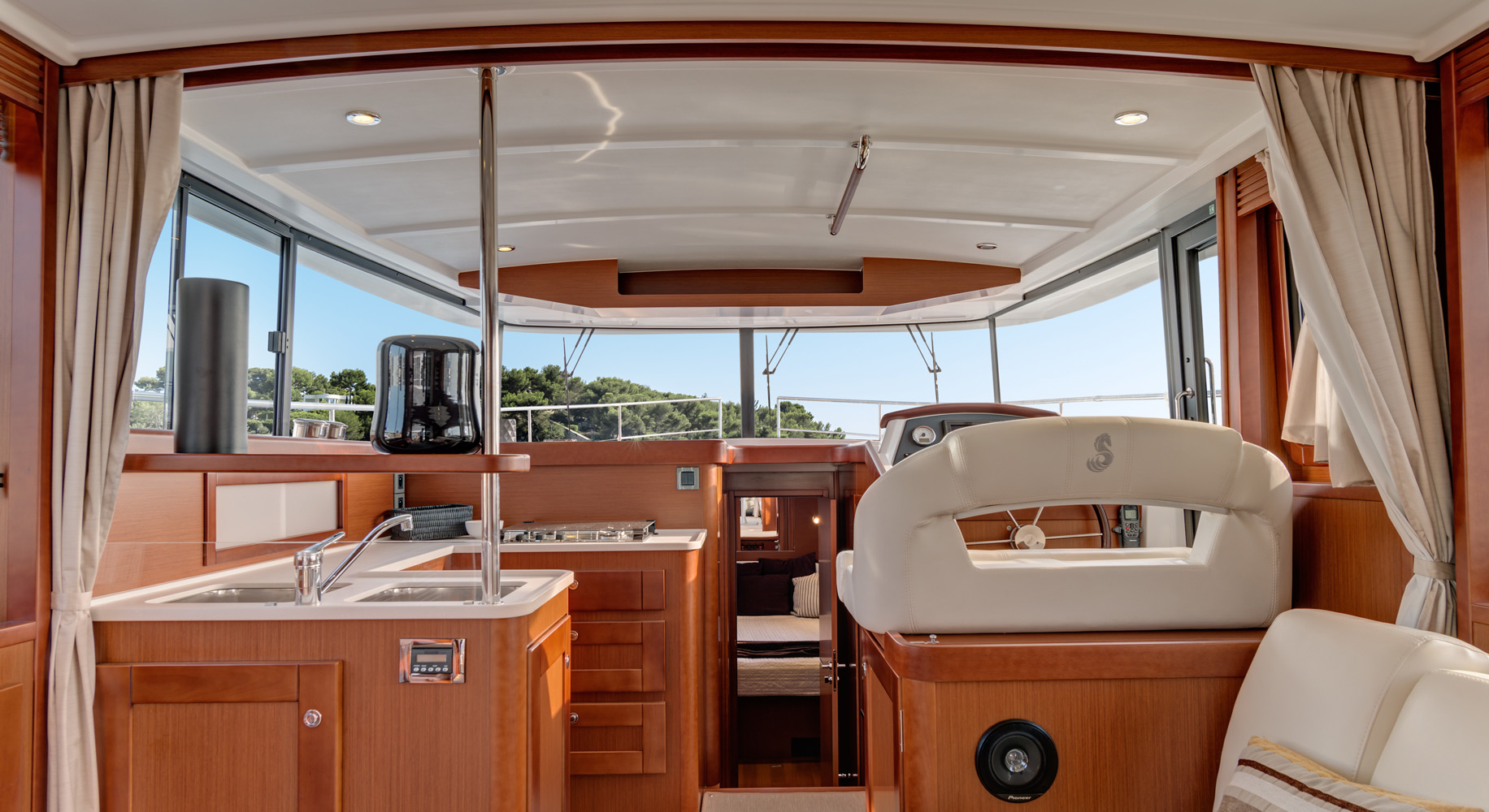 Motorboat Swift Trawler 44 - Powerboat Beneteau