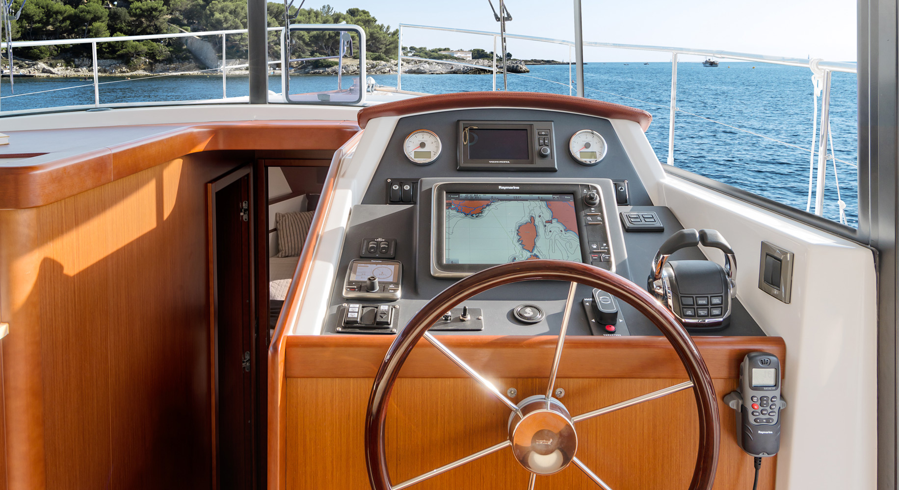 Motorboat Swift Trawler 44 - Powerboat Beneteau