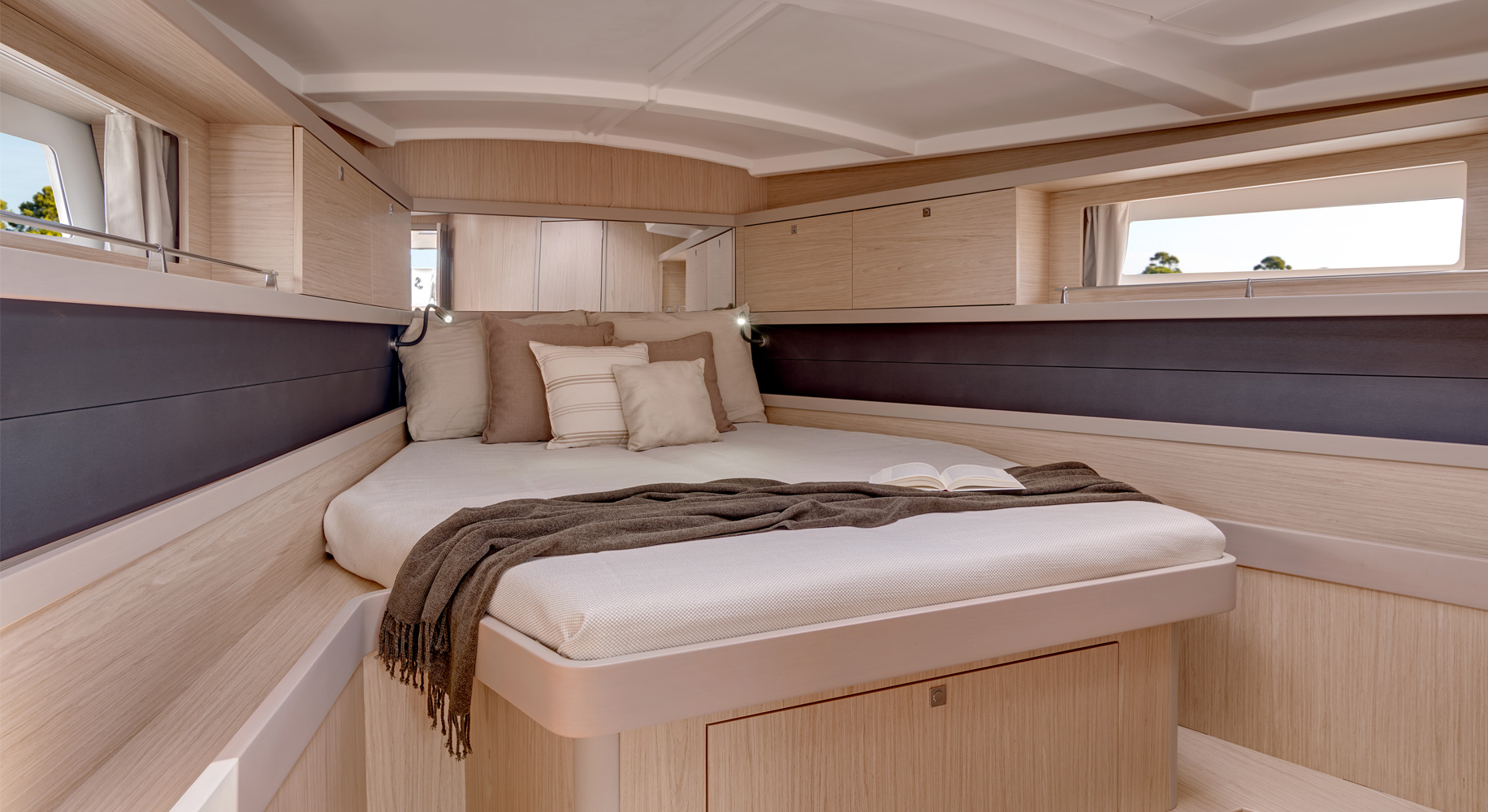 Sailboats Oceanis 45 - Sailing Yacht Beneteau