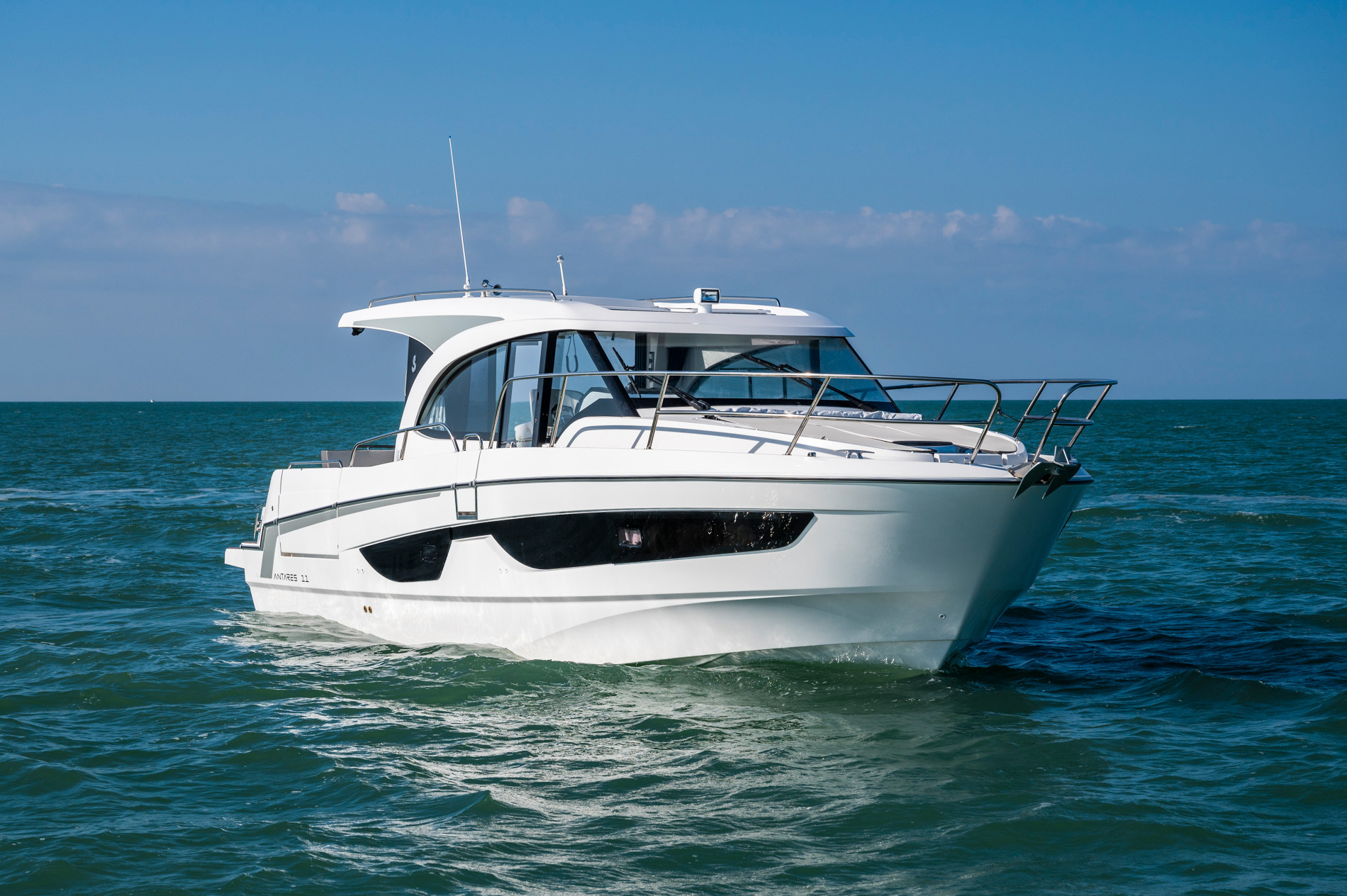 BENETEAU Antares 11 | The weekender that hits the right note