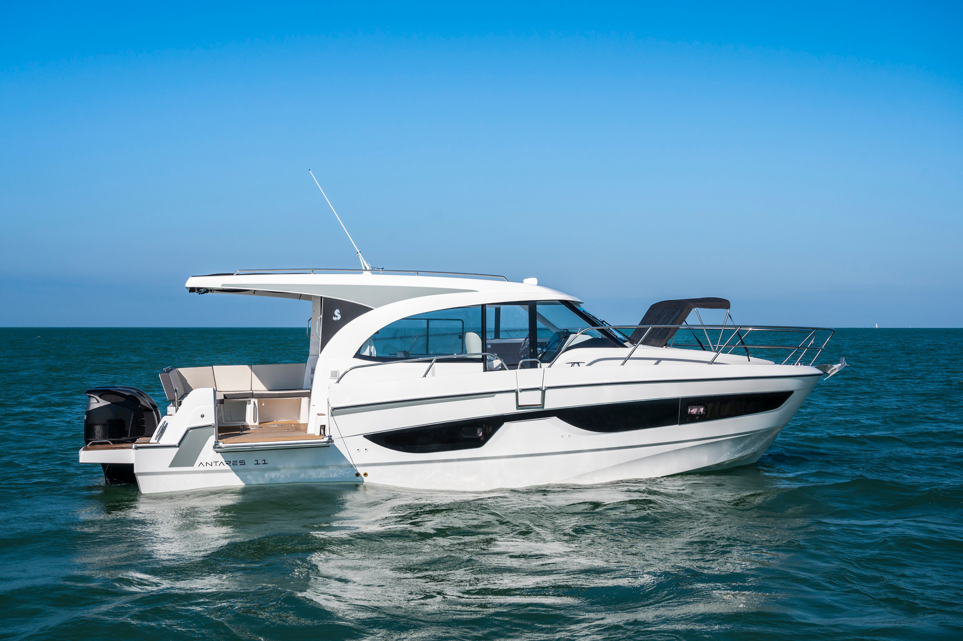 BENETEAU Antares 11 | The weekender that hits the right note