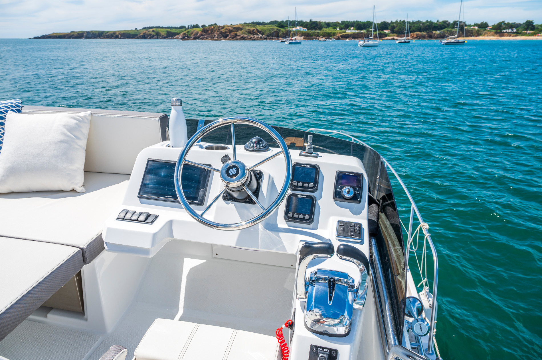 BENETEAU Antares 11 Fly | The ultimate weekender with a top view