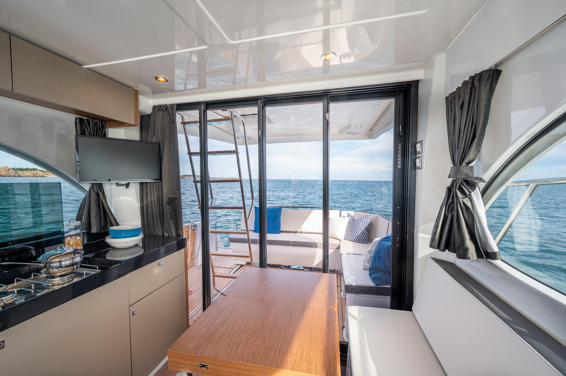 BENETEAU Antares 11 | The weekender that hits the right note