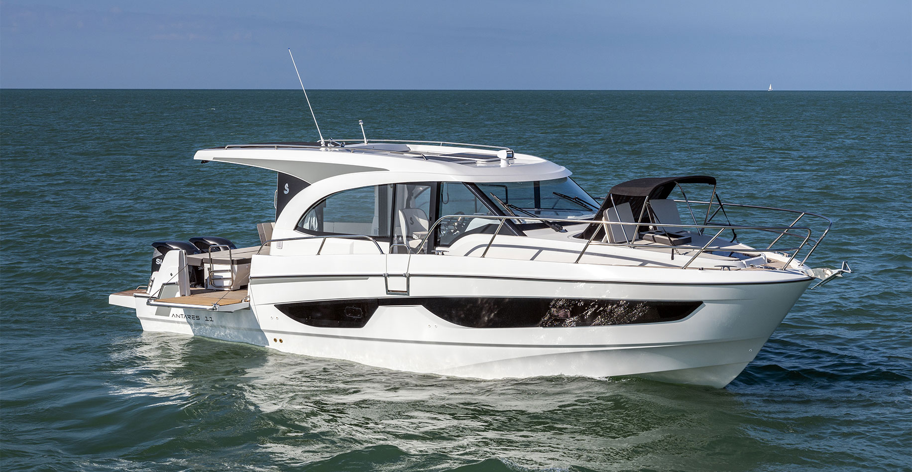 Motorboat Antares 11 - Powerboat Beneteau