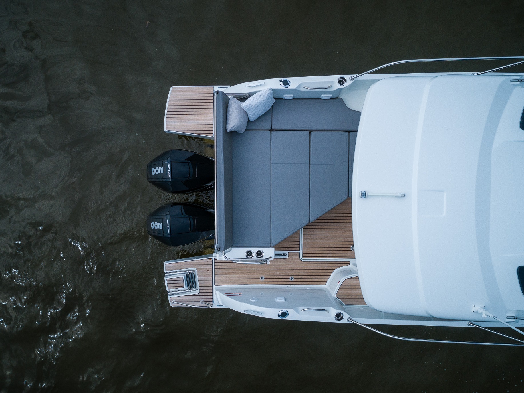 BENETEAU Antares 9 | The Ultimate Weekender | Outboard Powered