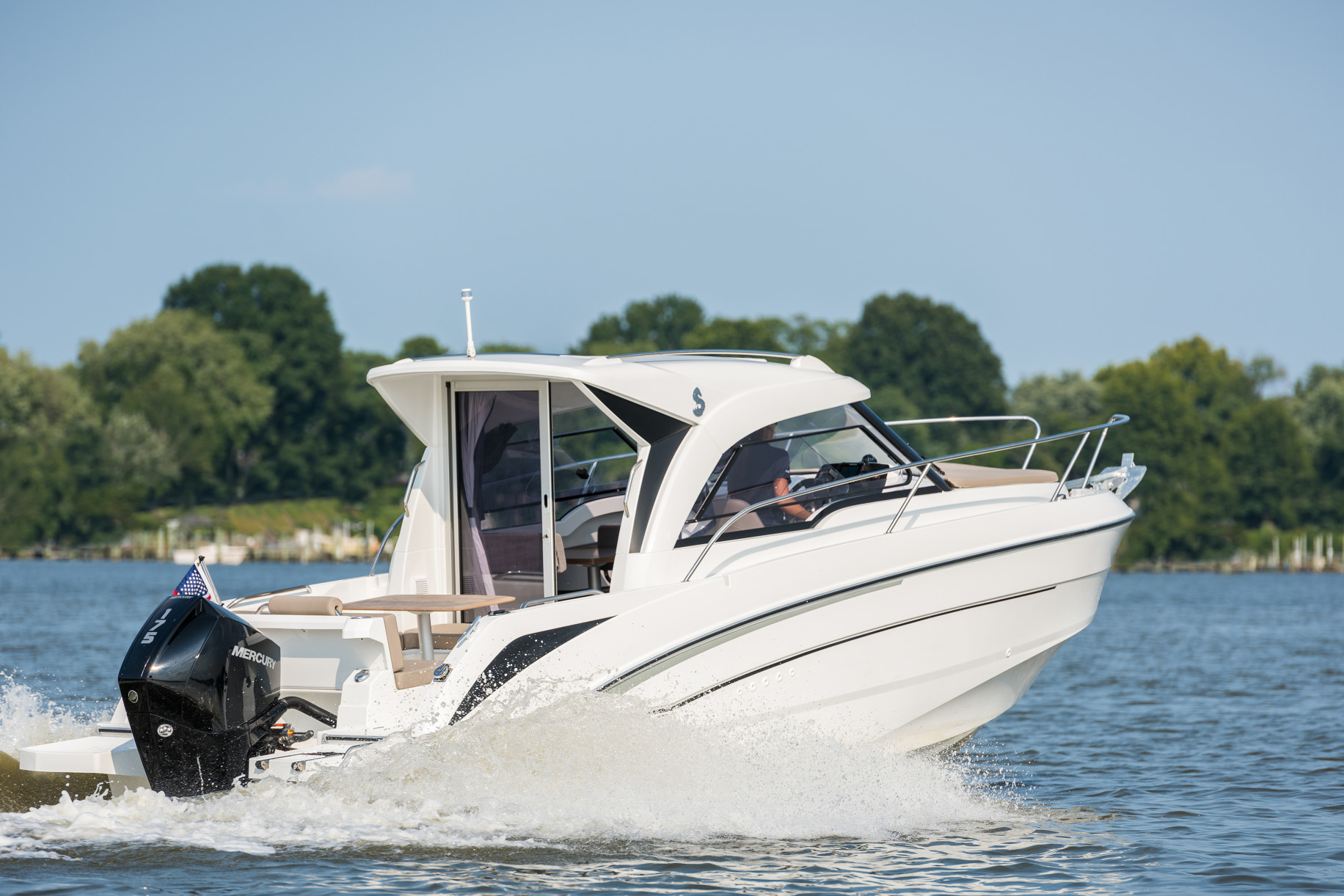 BENETEAU Antares 7 | The Best Pocket Cruiser | Outboard Powered