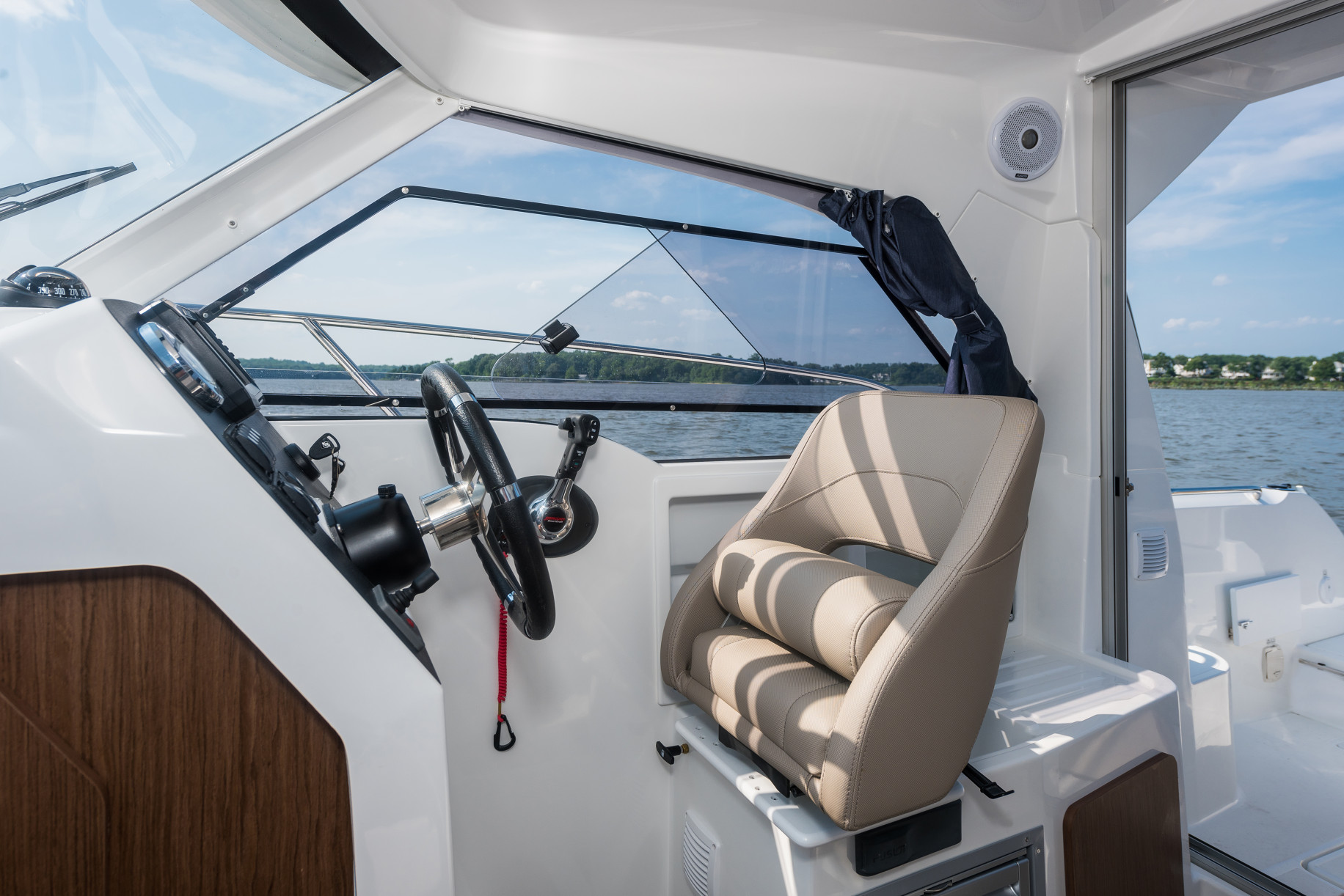 BENETEAU Antares 7 | The Best Pocket Cruiser | Outboard Powered