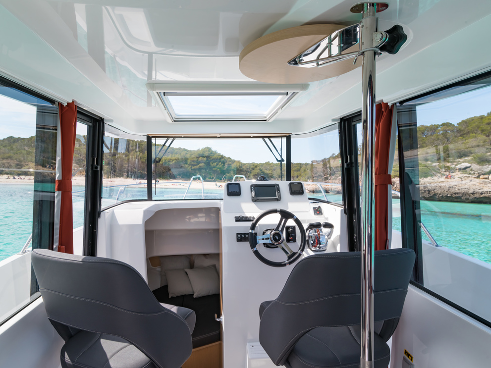 BENETEAU Barracuda 8 - Outboard Powerboat