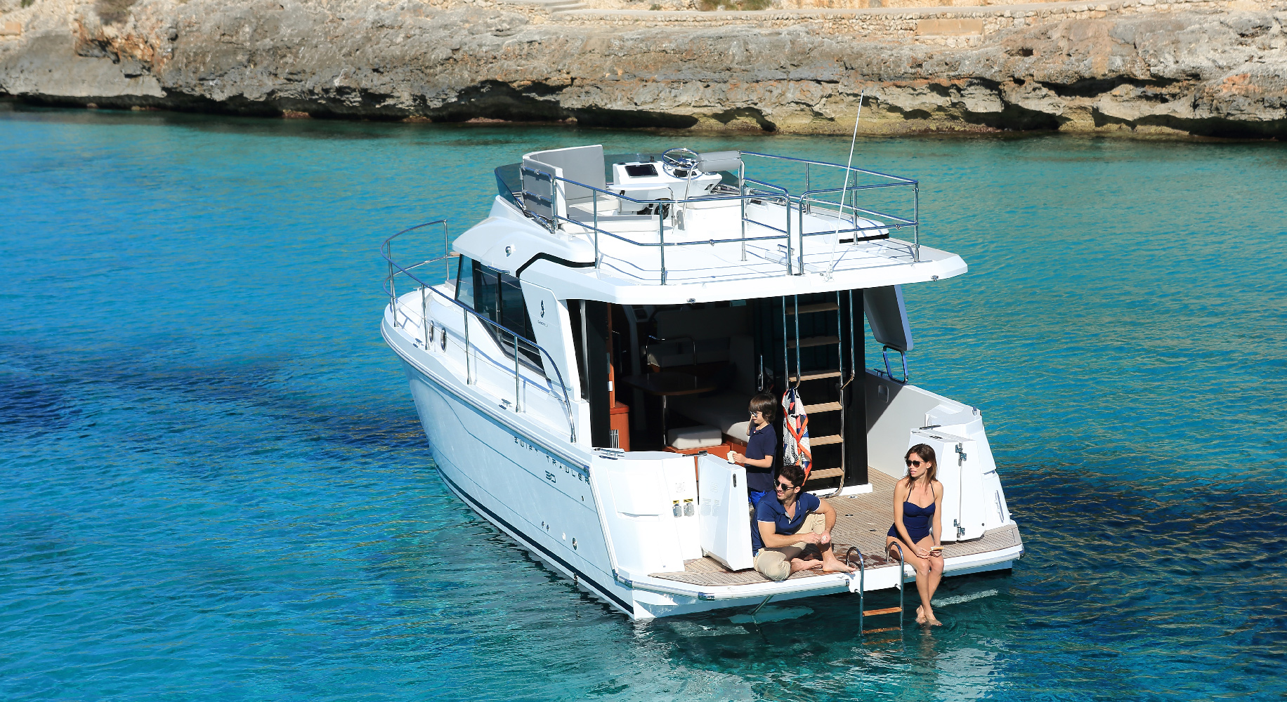 Motorboat Swift Trawler 30 - Powerboat Beneteau