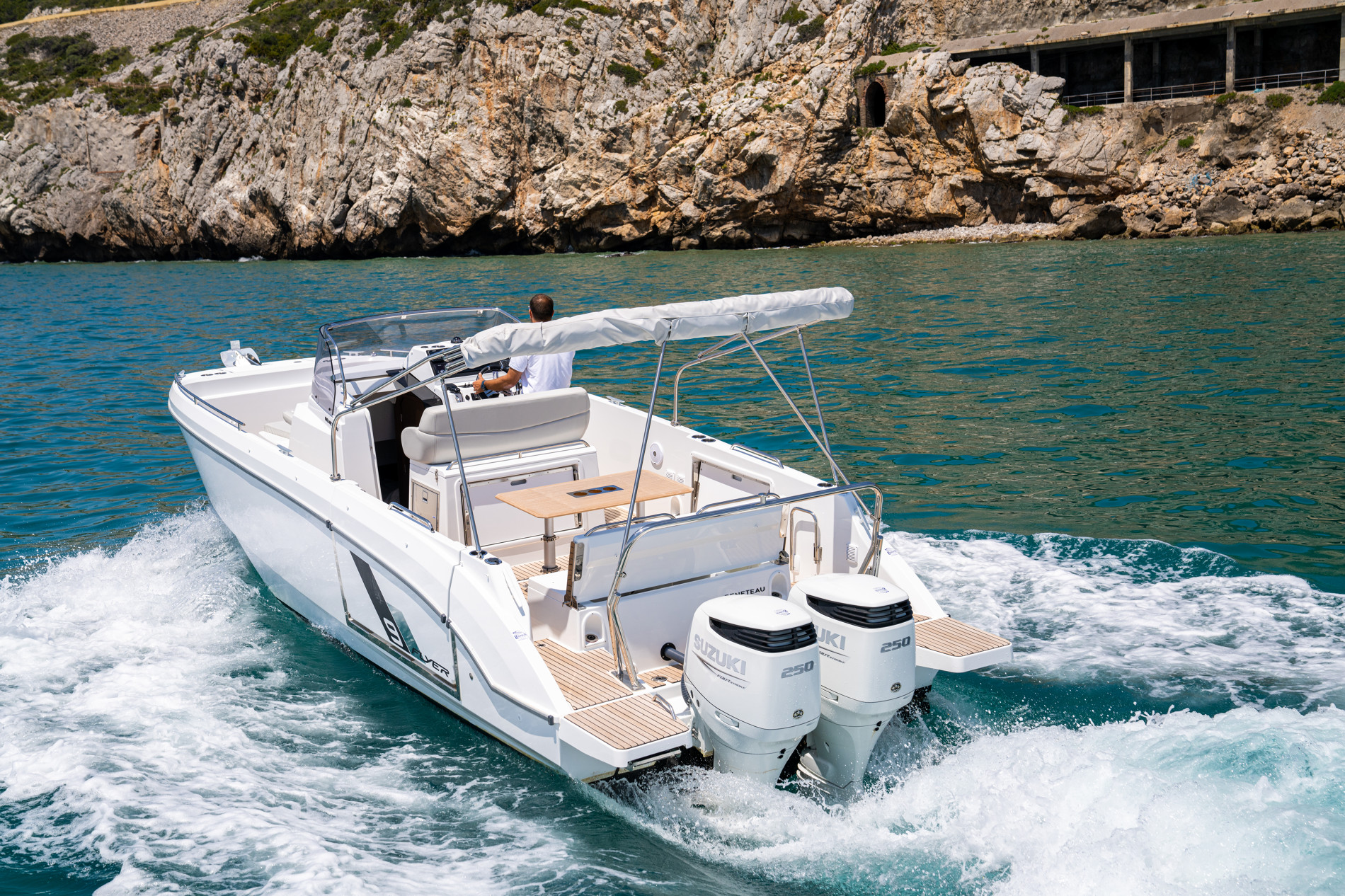 BENETEAU Flyer 9 SPACEdeck | The Best Of Day Boating | Outboard Powered
