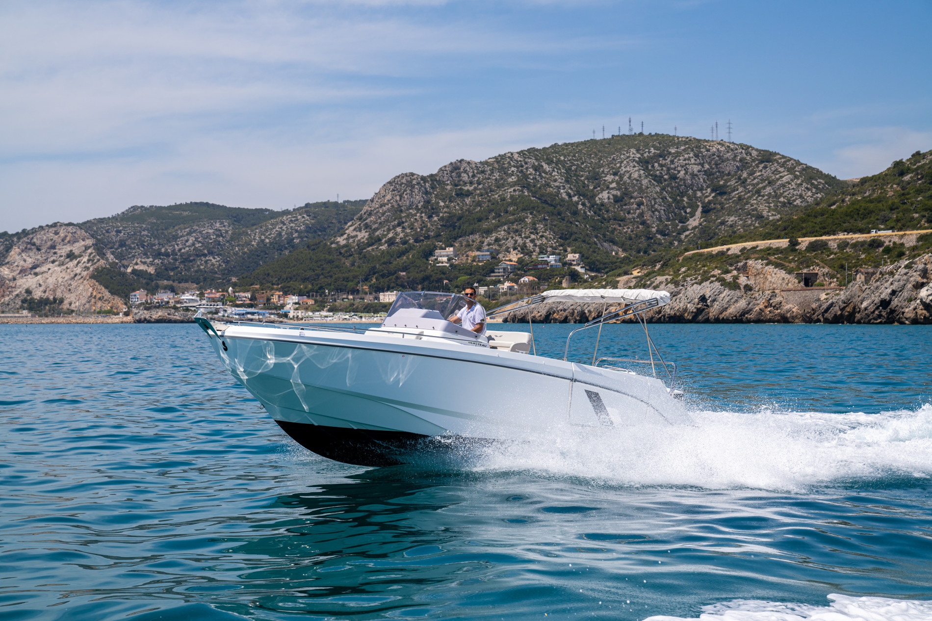 BENETEAU Flyer 9 SPACEdeck | The Best Of Day Boating | Outboard Powered