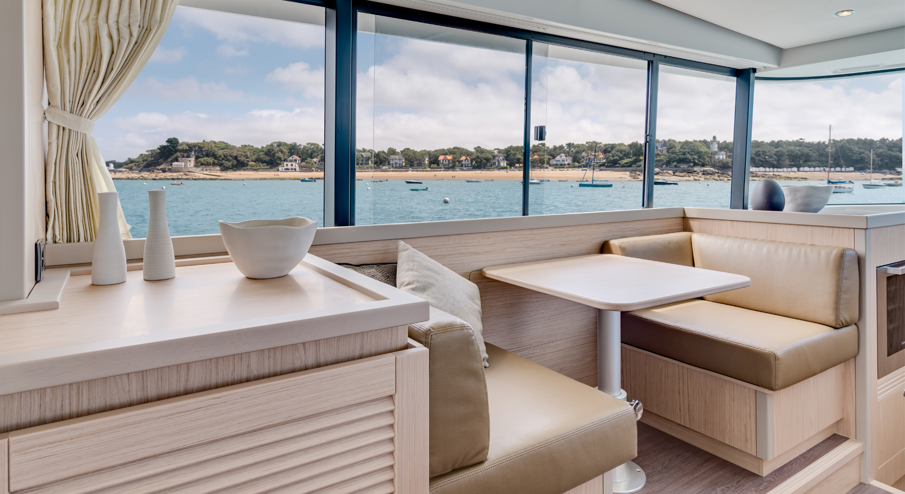 Motorboat Swift Trawler 50 - Powerboat Beneteau