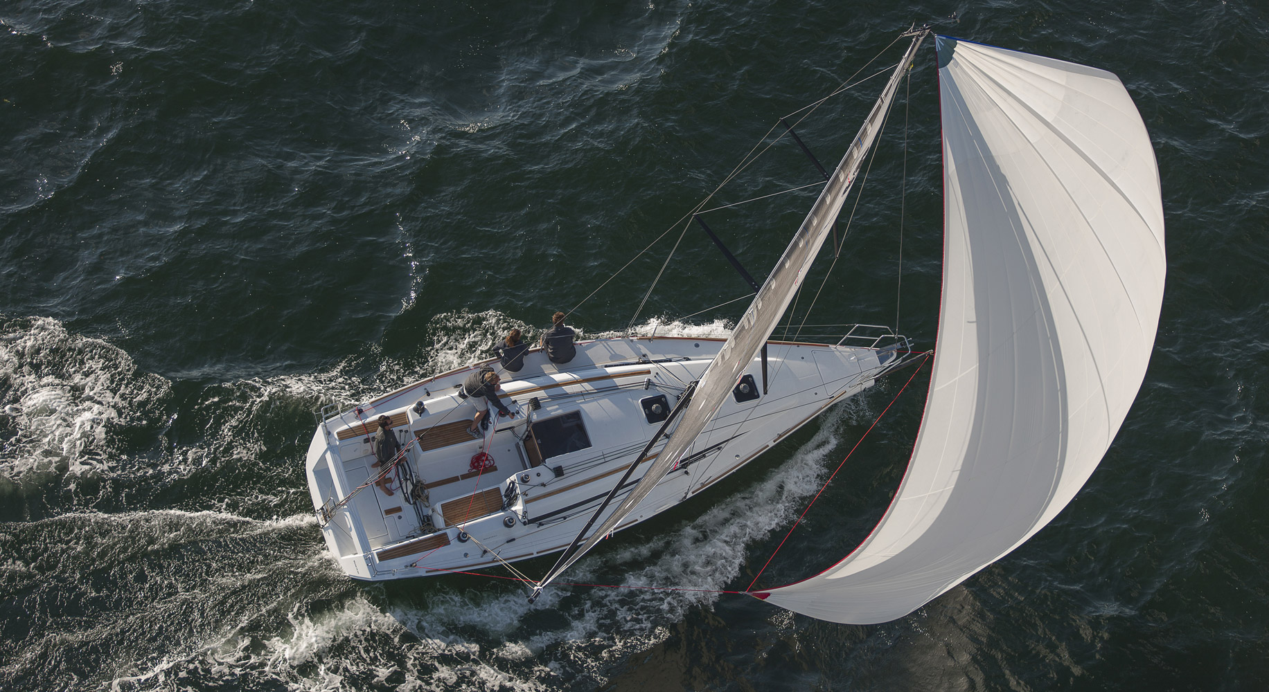 Sailboats First 35 - Sailing Yacht Beneteau