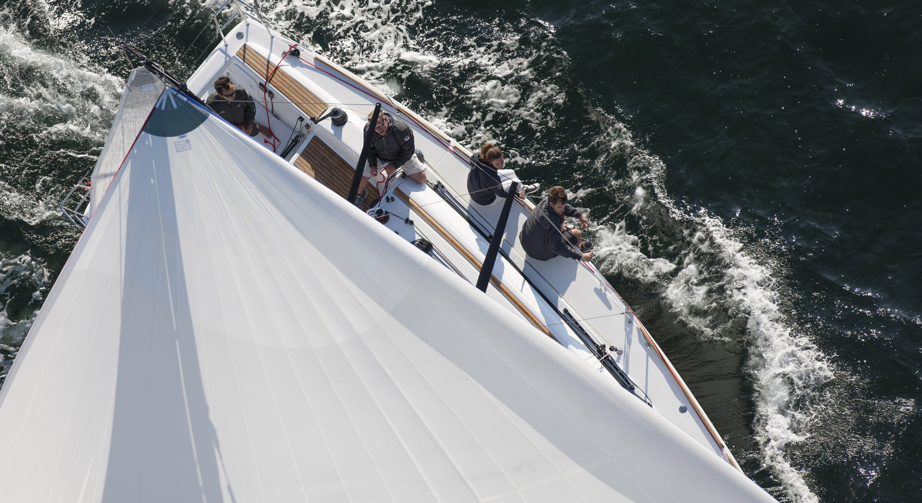 Sailboats First 35 - Sailing Yacht Beneteau