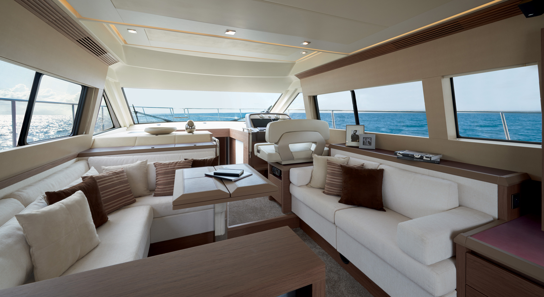 Powerboat Monte Carlo 5s - Motorboat Beneteau USA