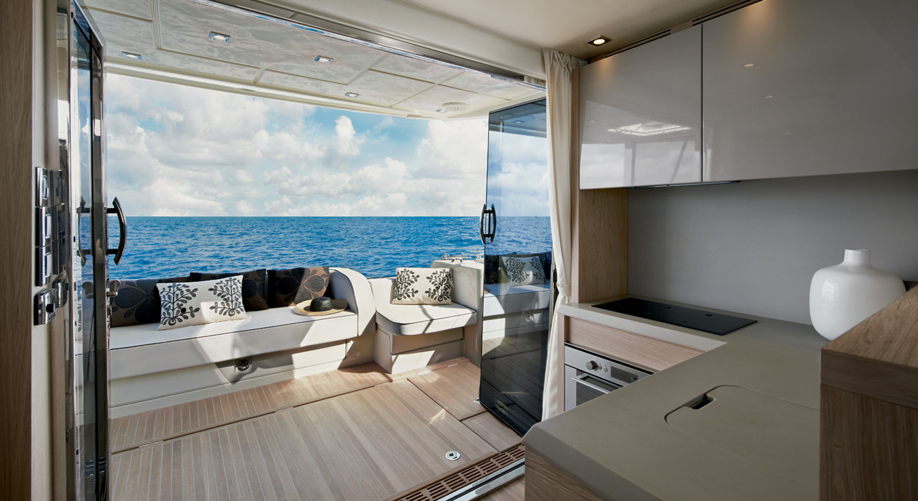 Motorboat Monte Carlo 5 - Powerboat Beneteau USA