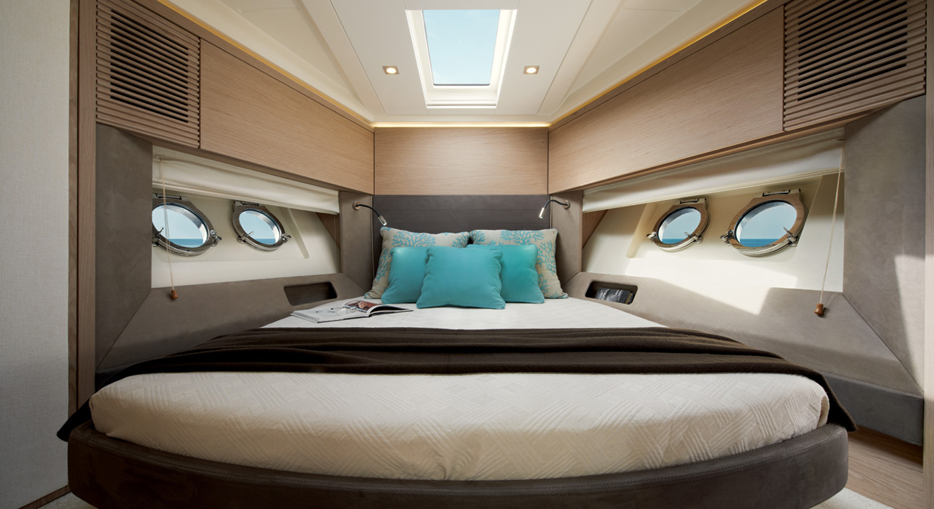 Motorboat Monte Carlo 5 - Powerboat Beneteau USA