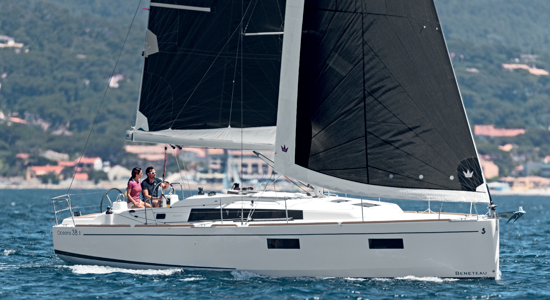 BENETEAU Oceanis 38.1 | Practical Features & Performance in a 38-footer ...