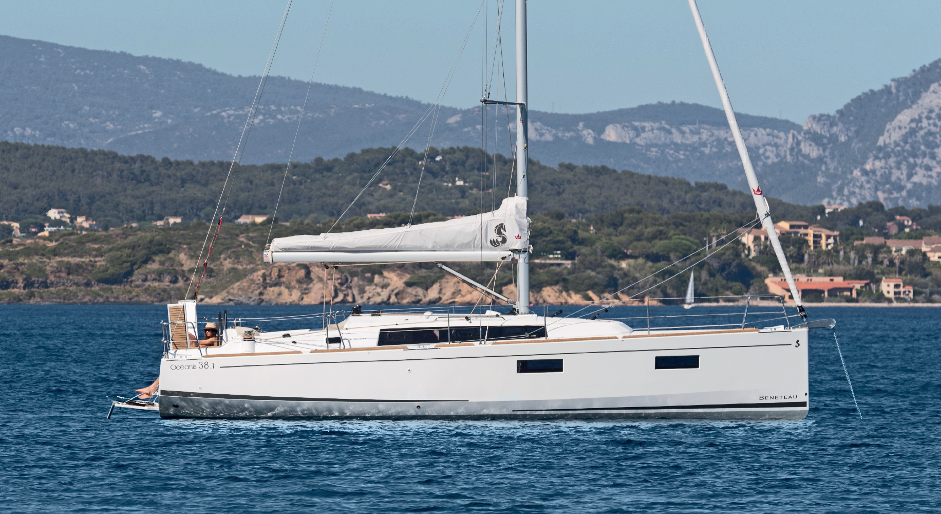BENETEAU Oceanis 38.1 | Practical Features & Performance in a 38-footer ...
