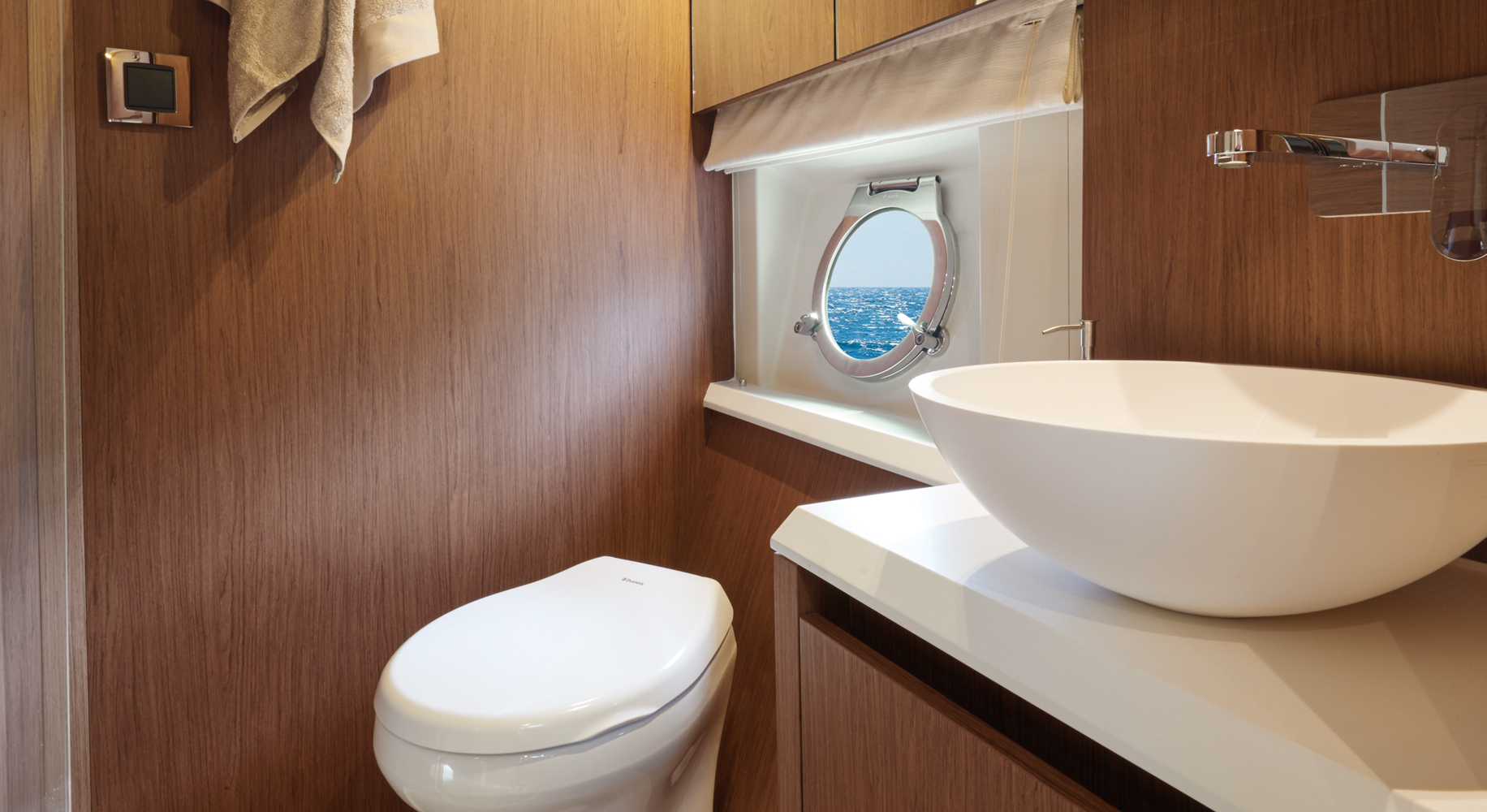 Motorboat Monte Carlo 5 - Powerboat Beneteau USA