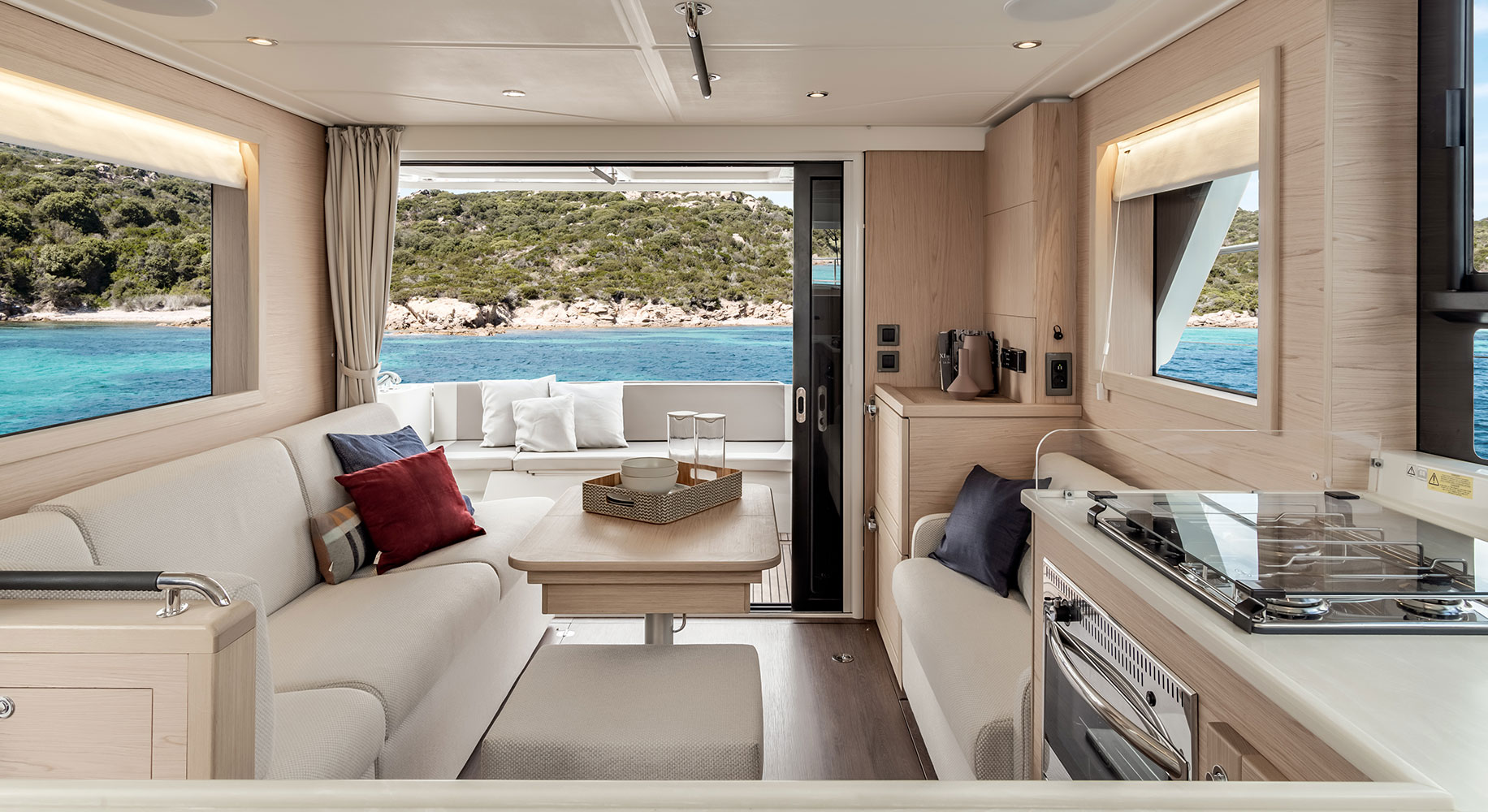 BENETEAU Swift Trawler 47 | The most entertaining trawler on the water