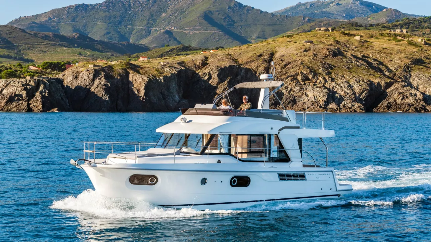 BENETEAU Swift Trawler 41 | Best entertainment trawler for long travel ...
