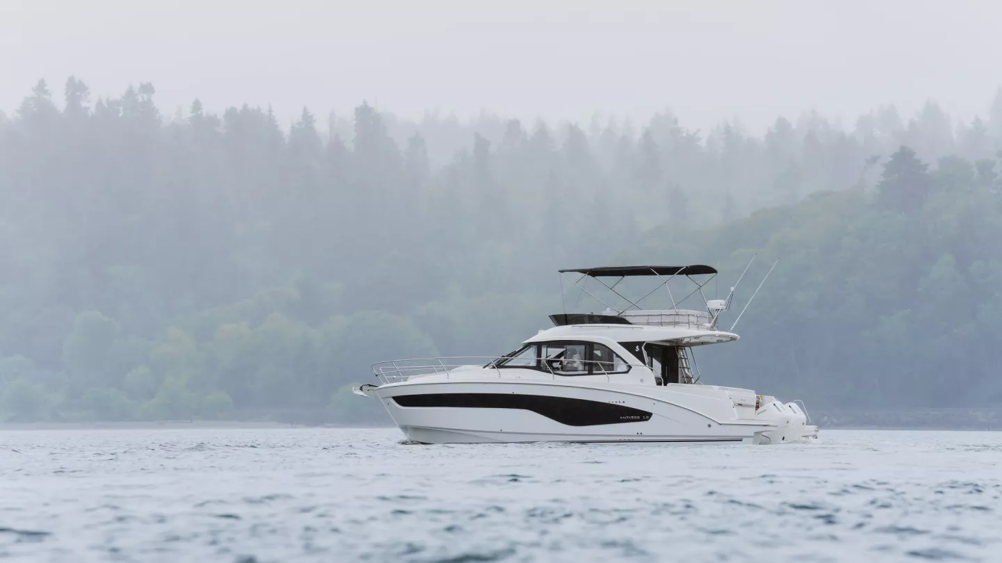 BENETEAU Antares 12 | The New Family Cruising Star