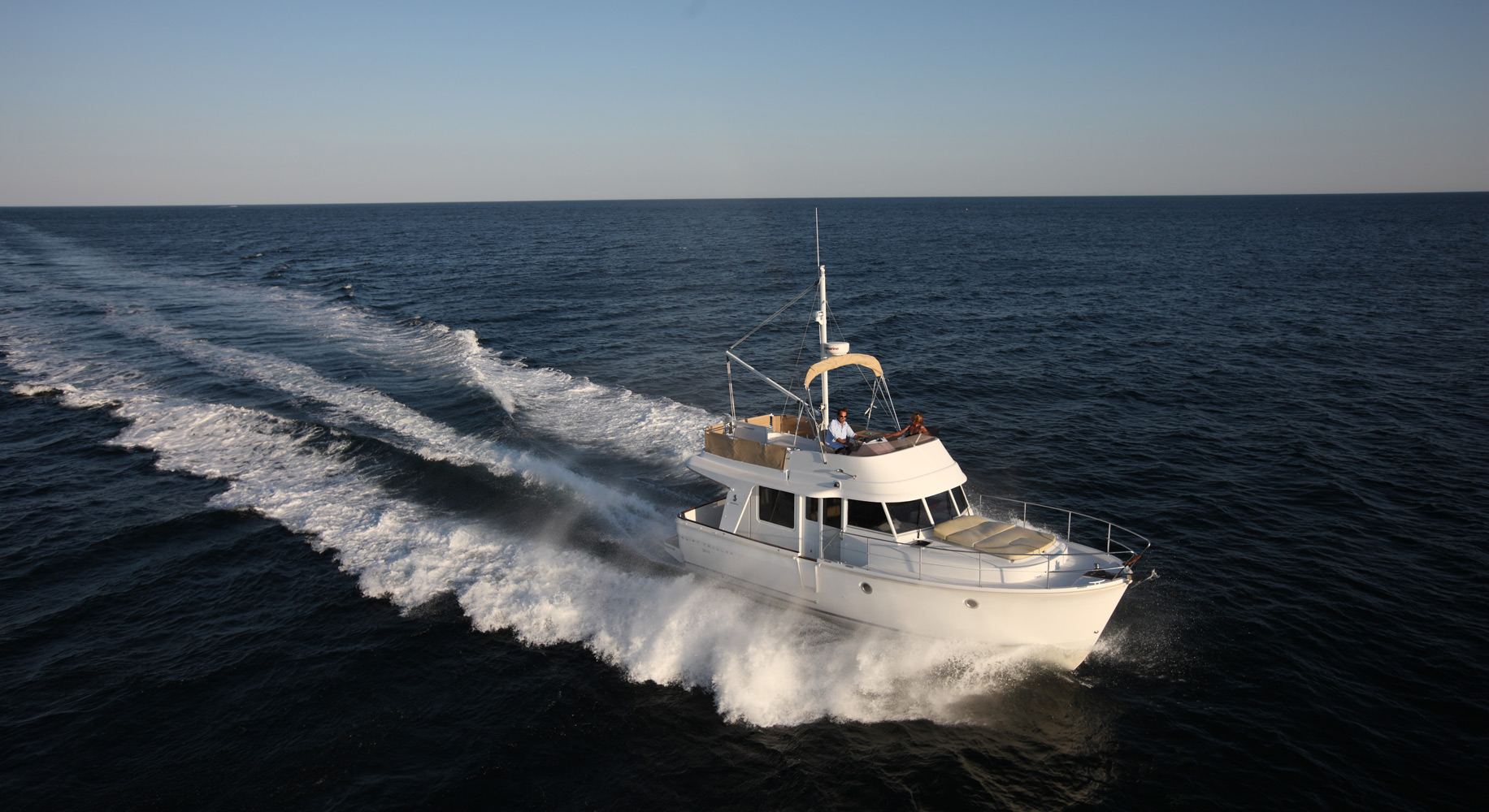 Motorboat Swift Trawler 34 - Powerboat Beneteau