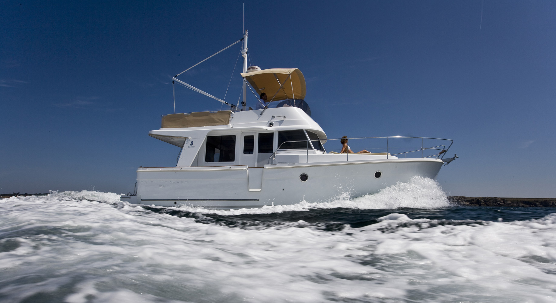 Motorboat Swift Trawler 34 - Powerboat Beneteau USA