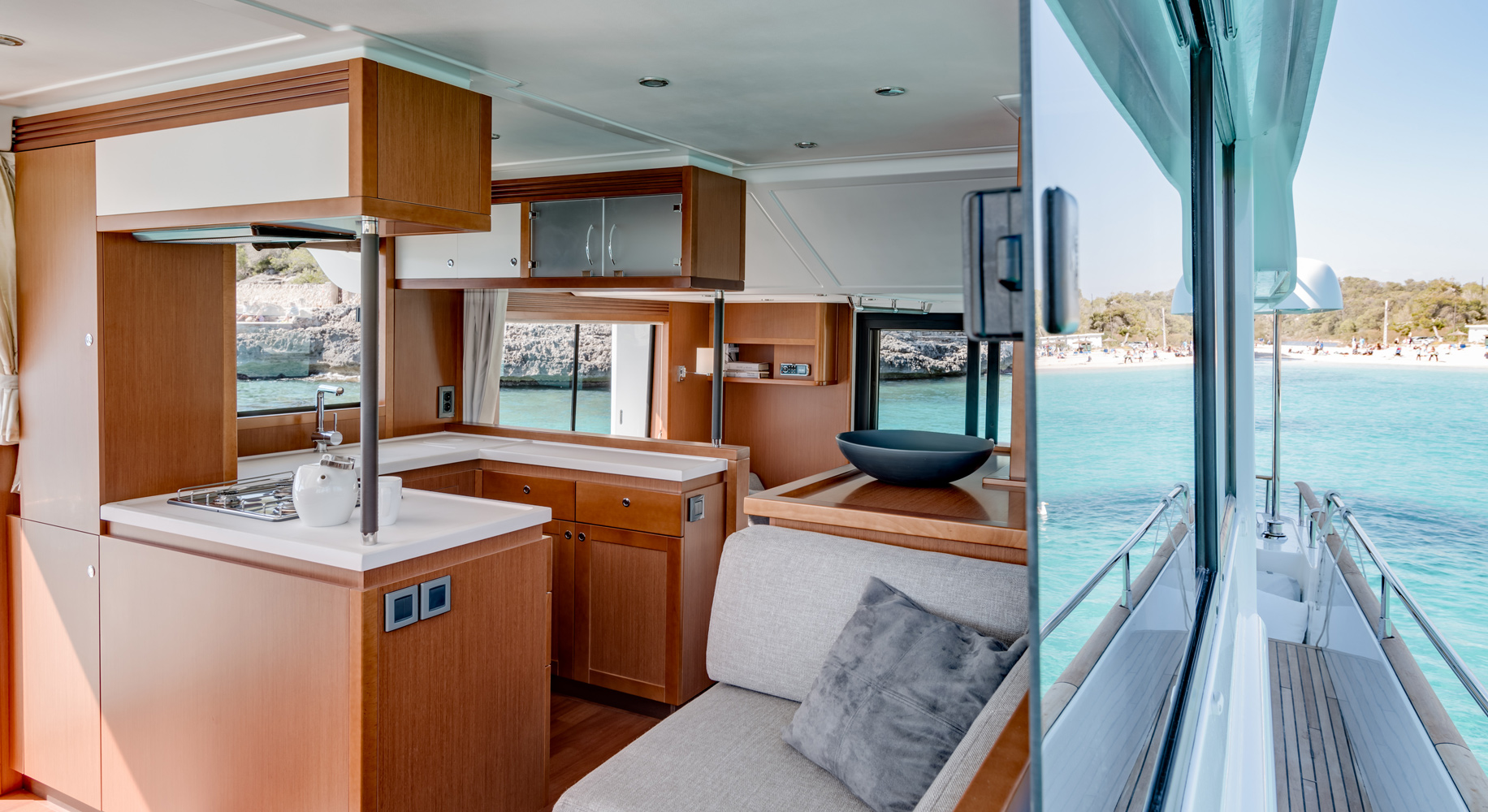 Motorboat Swift Trawler 50 - Powerboat Beneteau