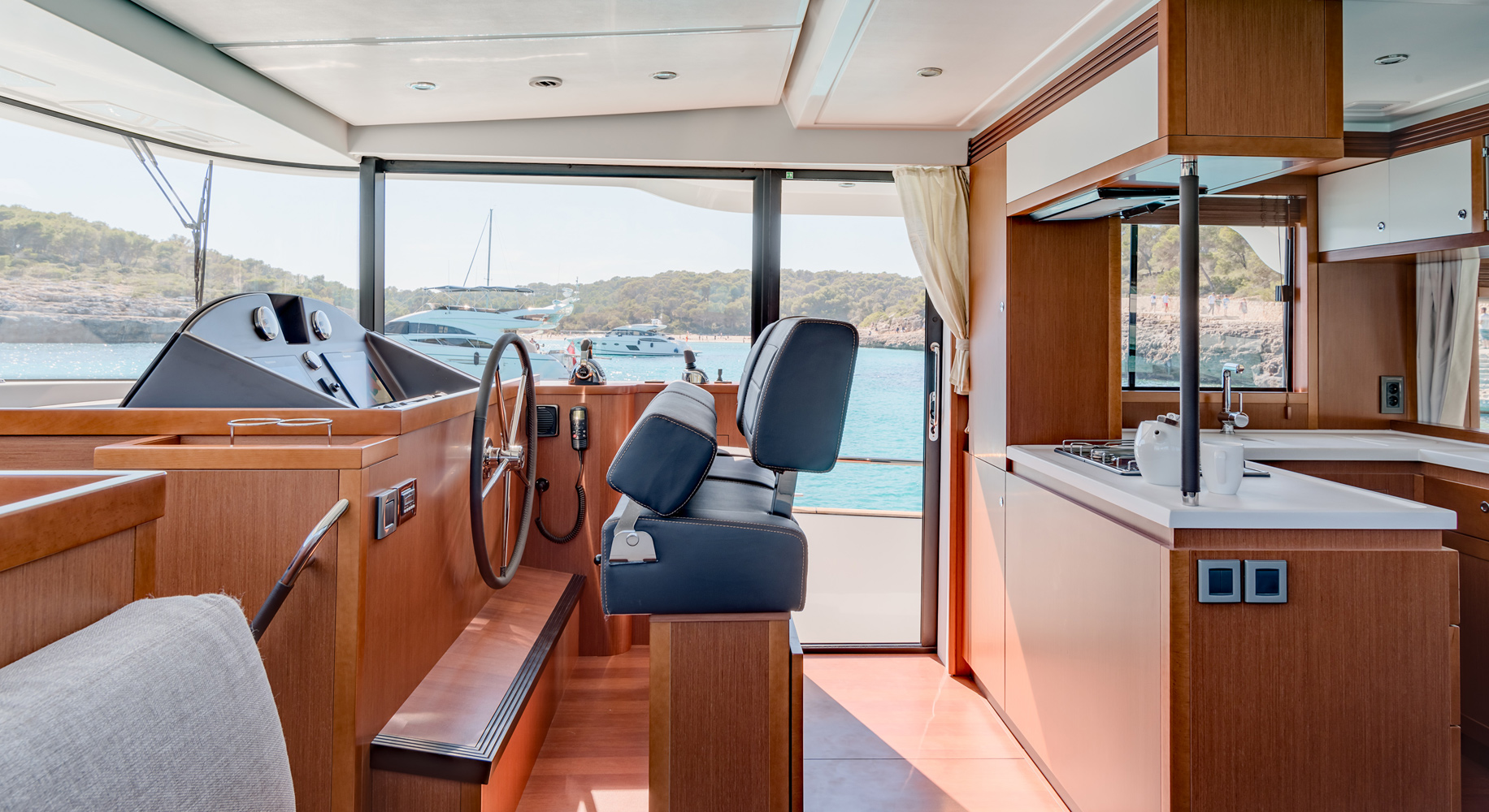 Motorboat Swift Trawler 50 - Powerboat Beneteau