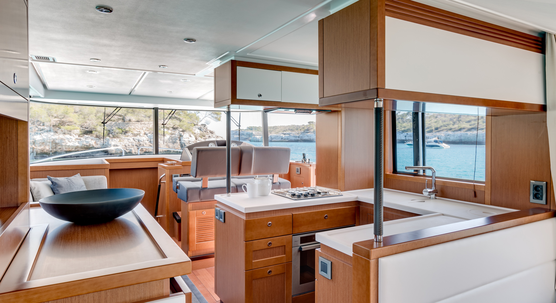 Motorboat Swift Trawler 50 - Powerboat Beneteau