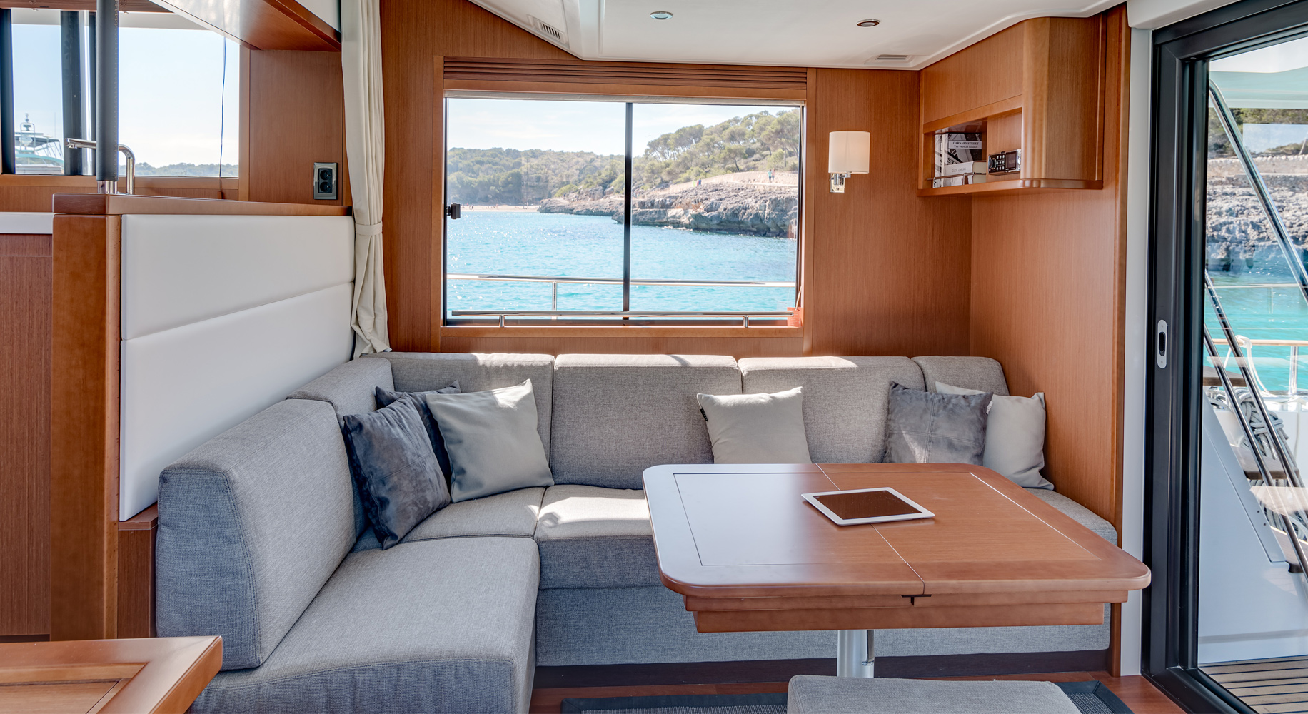 Motorboat Swift Trawler 50 - Powerboat Beneteau