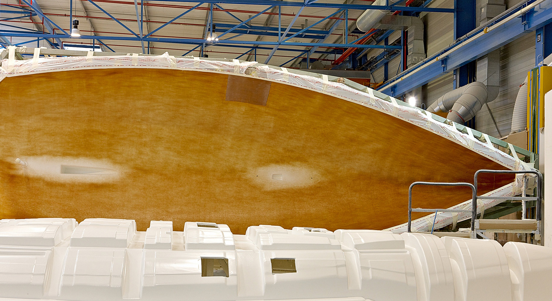 Build - Sail and motor boat manufacturer Beneteau